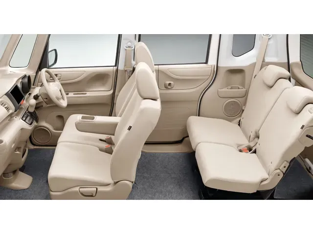 N-BOX（ホンダ）2011年12月〜2017年8月販売終了モデルの新車カタログ | 中古車情報・中古車検索なら【車選びドットコム】